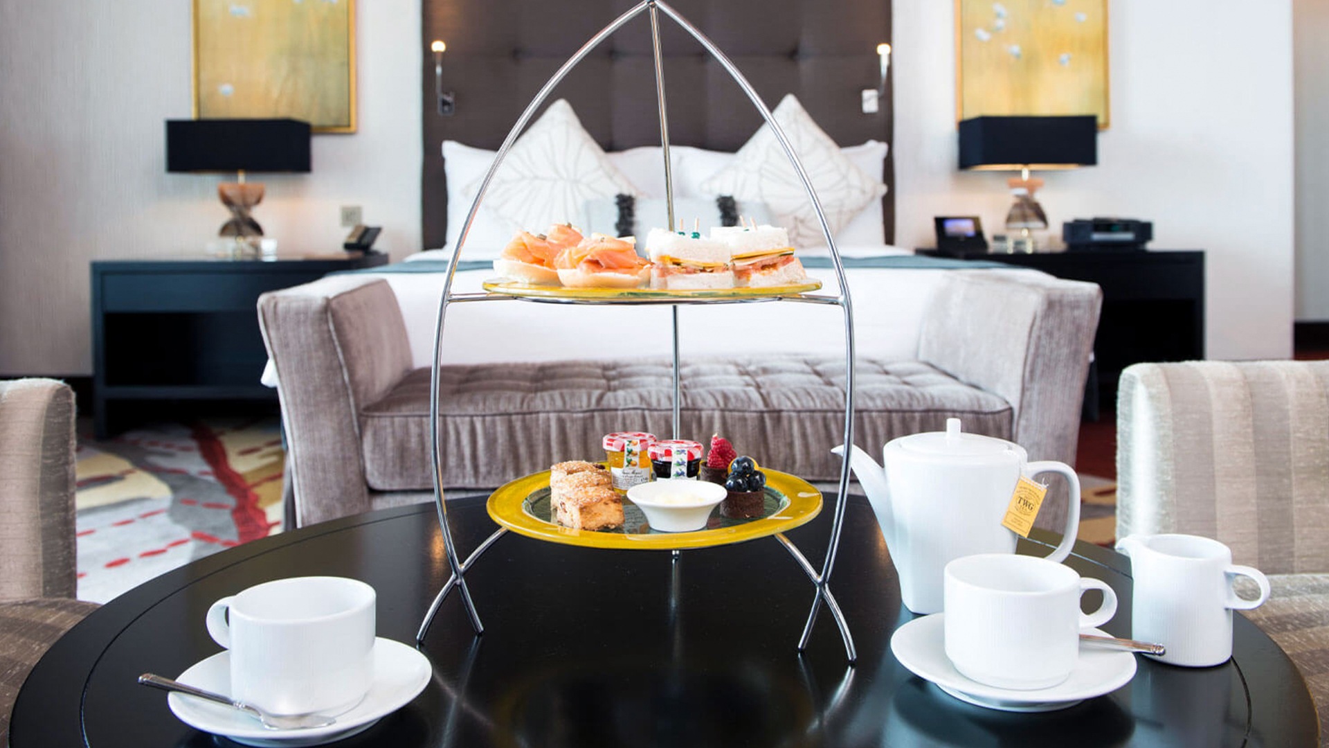 24-Hour In-Room Dining Services | Marina Bay Sands